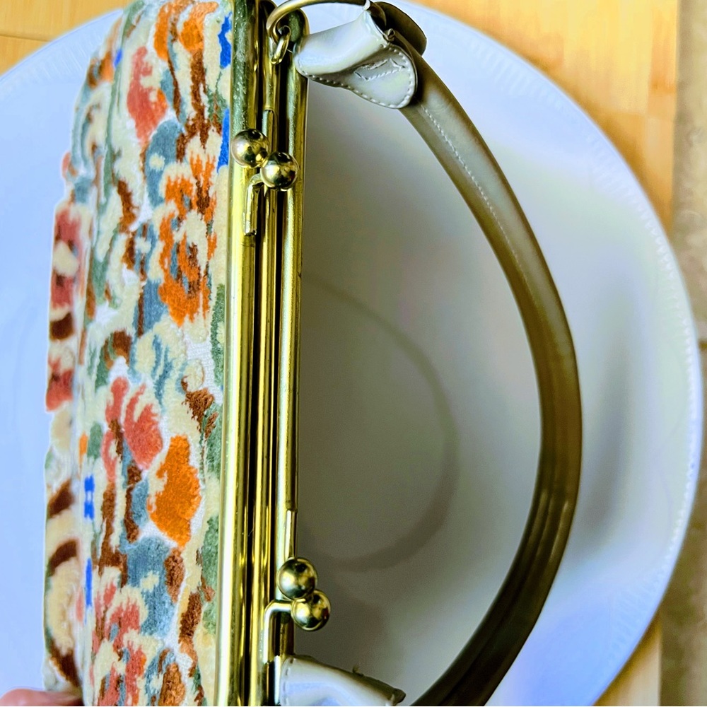 Rare Vtg 1960s Tan Vinyl Floral Needlepoint Carpet Ta… - Gem